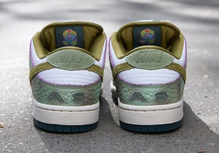 Alexis Sablone x Nike SB Dunk Low "Chameleon" Changes Color