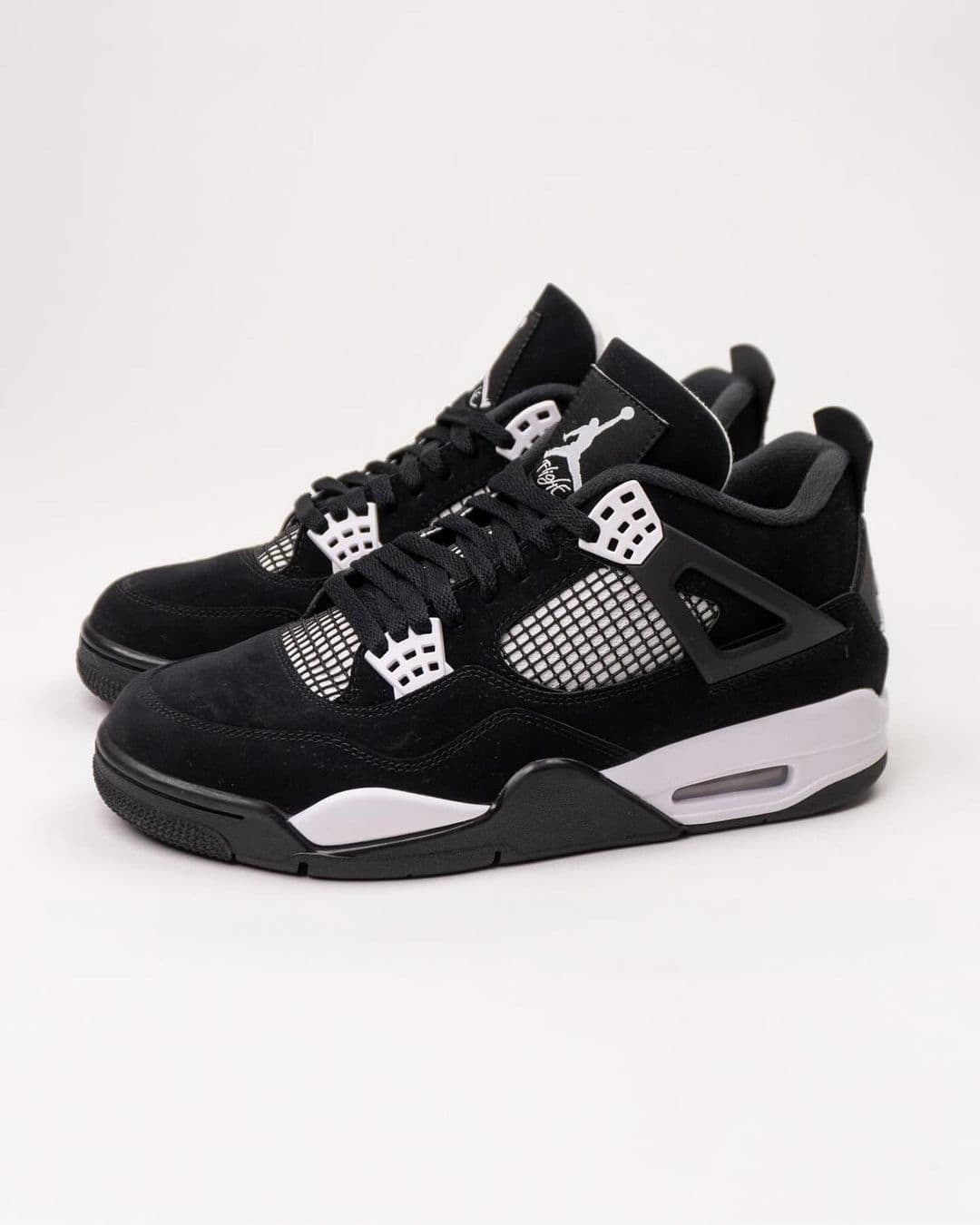 Air Jordan 4 "White Thunder" Looks Better Than The "Thunder" Colorway