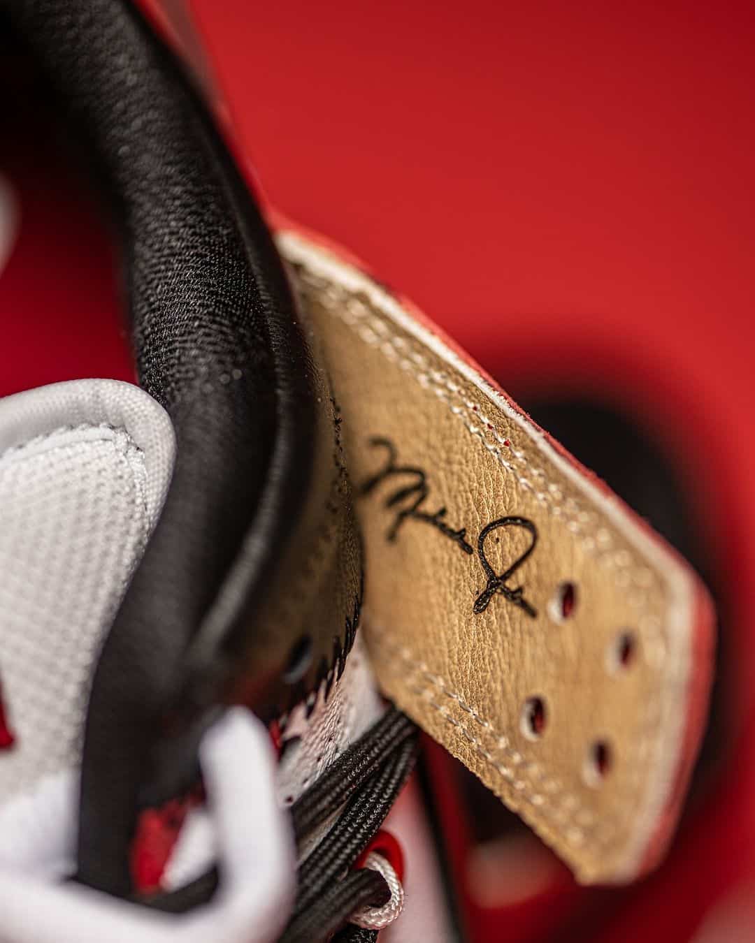 This Off-White x Nike SB Dunk Low "Chicago" Costs $400